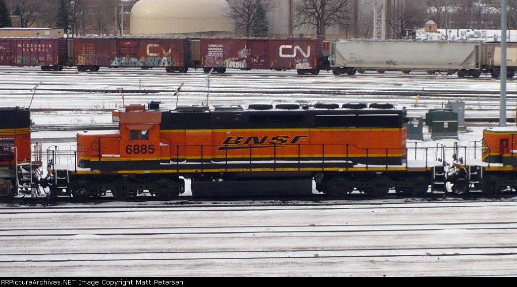 BNSF 6885